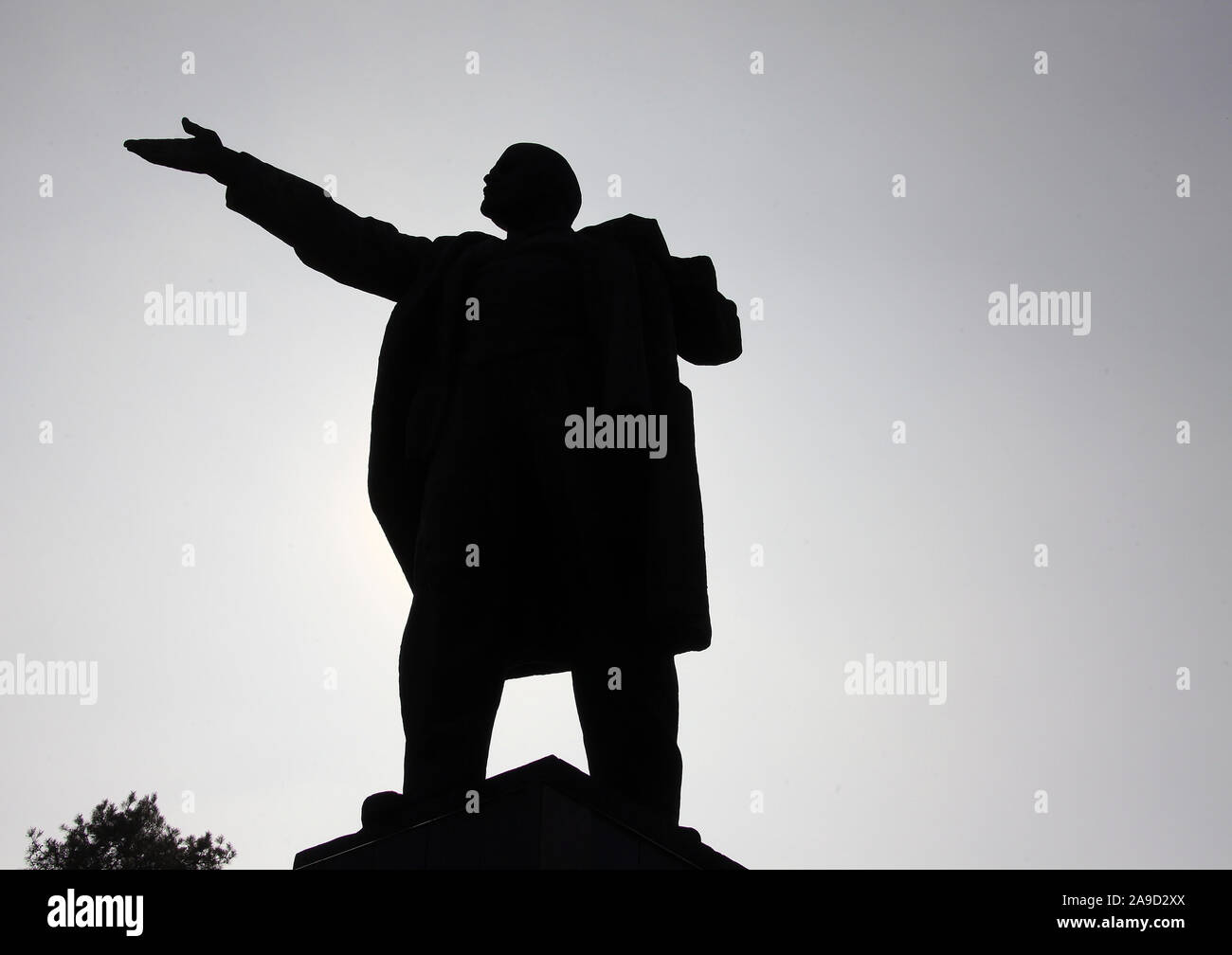 Statue vladimir lenin hi-res stock photography and images - Alamy