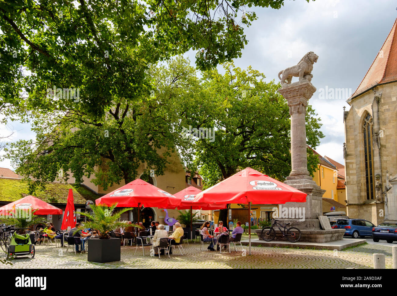 Cathedral place with war memorial, Eichstatt, Altmuehl valley, Upper ...