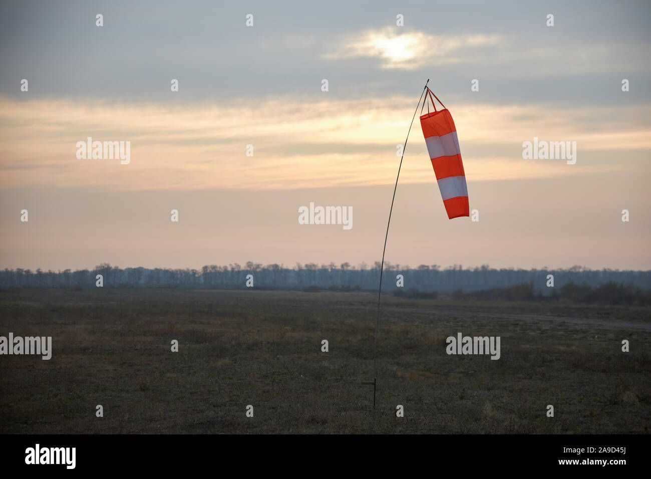 Indicator of speed and wind strength at the aerodrome in the form of a ...