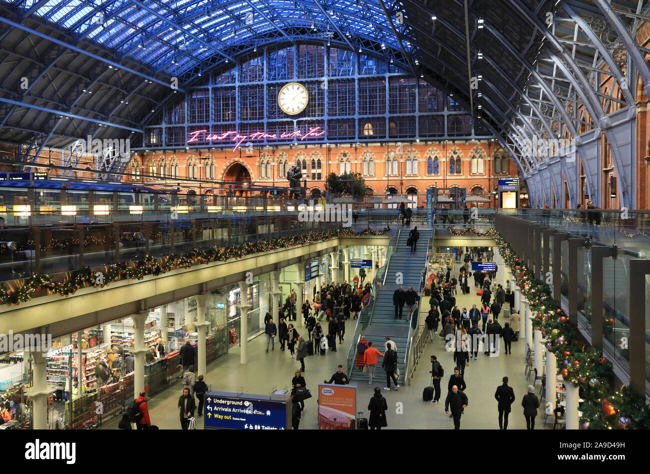 Christmas shopping and travelling at St Pancras International train ...