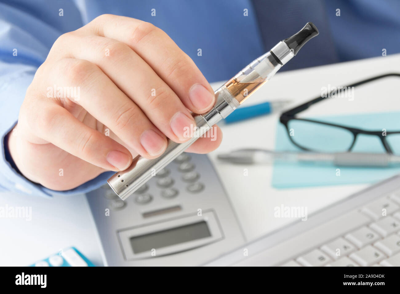 Using cigarettes hi-res stock photography and images - Alamy