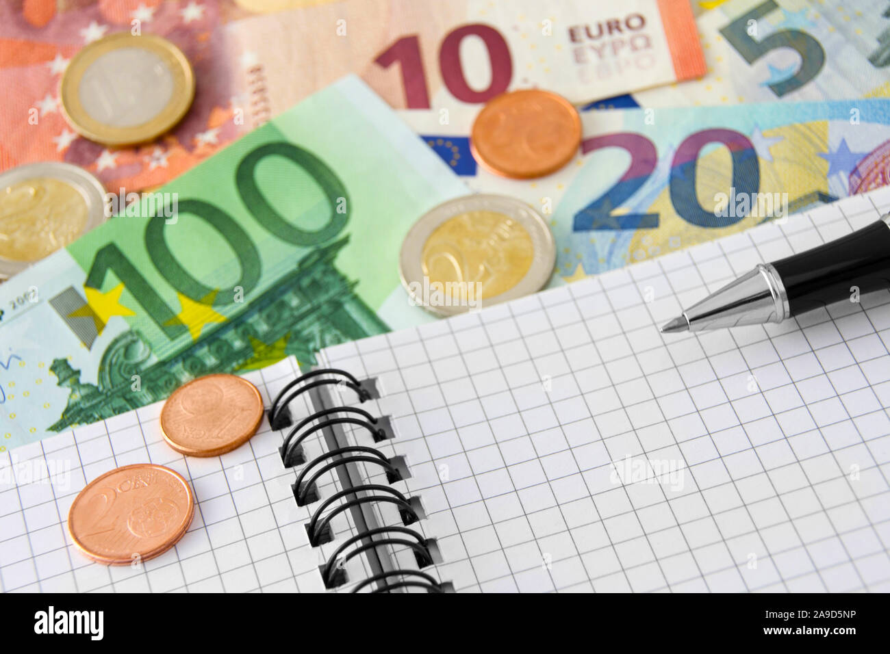 Calculating accounts hi-res stock photography and images - Alamy