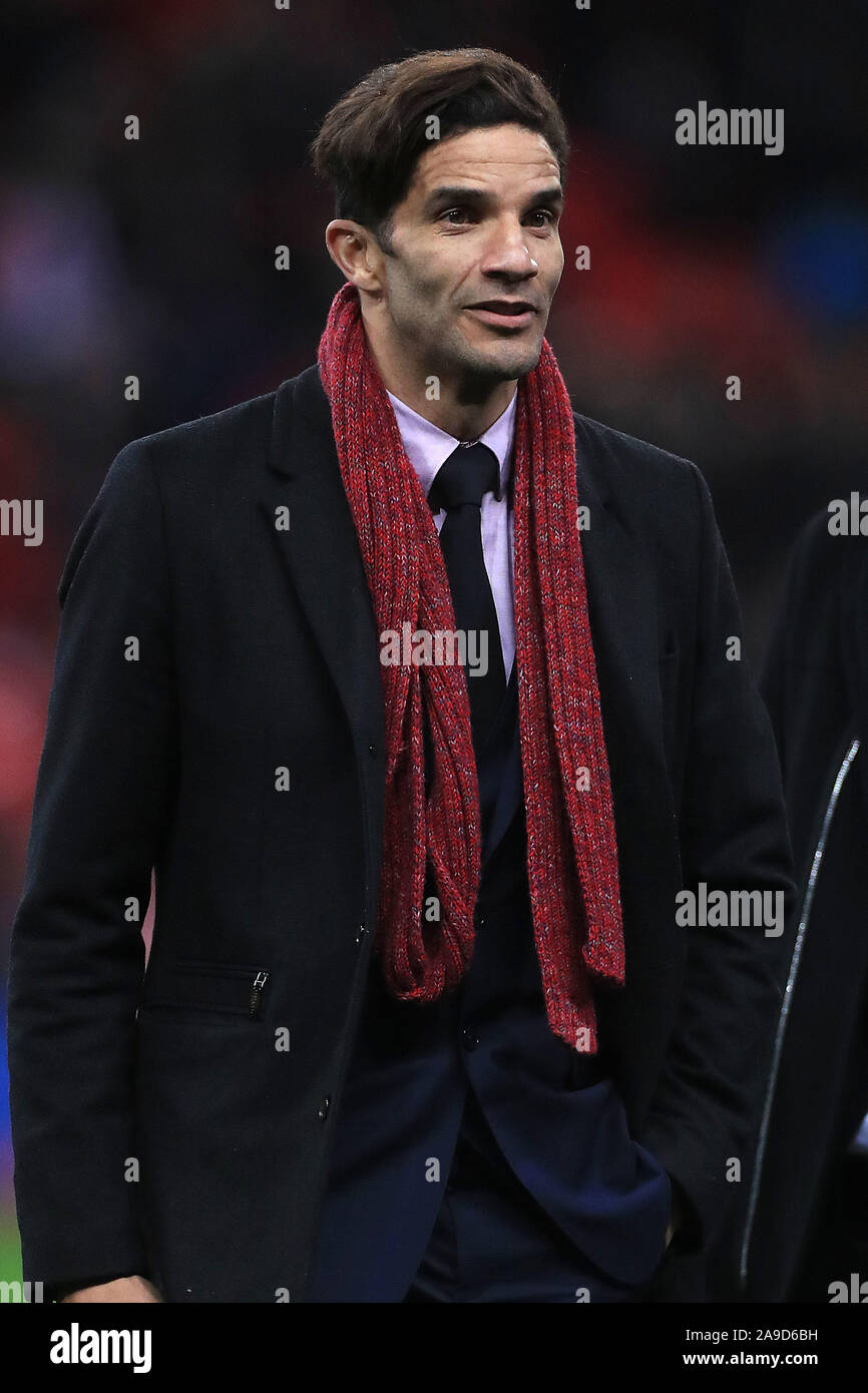 London, UK. 14th Nov, 2019. David James on the pitch at half time ...