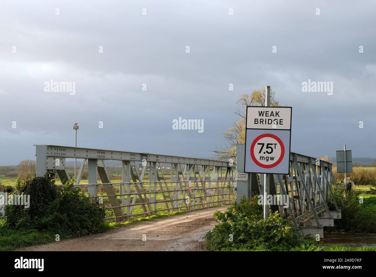 November 2019 - Weak steel river crossing bridge at Stoke St Gregory ...