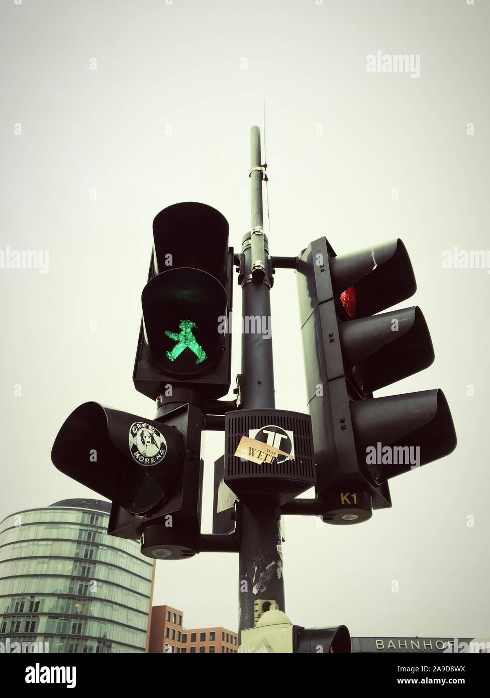 Traffic light in the big city Stock Photo - Alamy