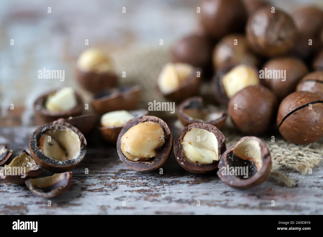 How to crack nuts hi-res stock photography and images - Alamy