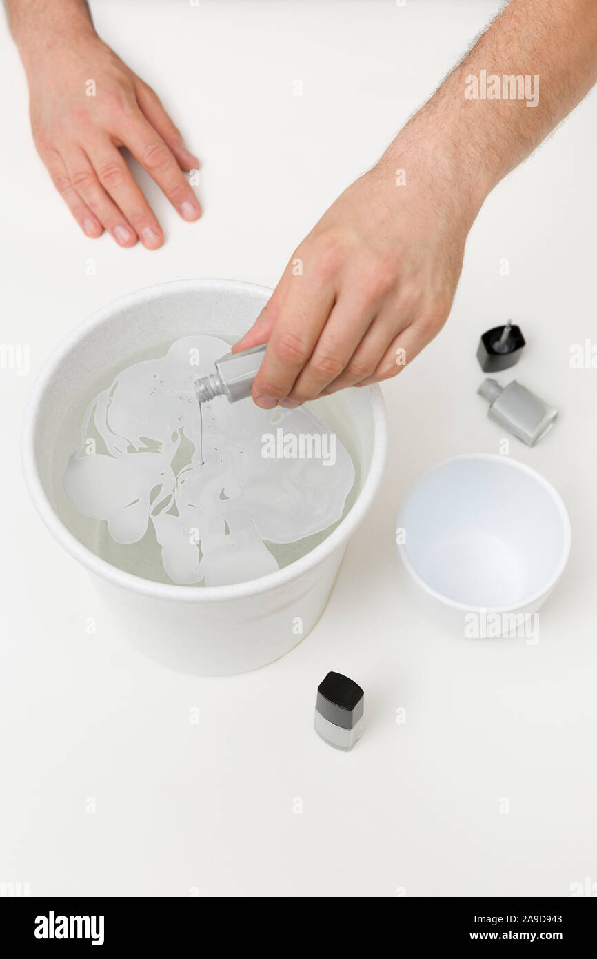 DIY, marbling, pail, pouring nail polish Stock Photo - Alamy