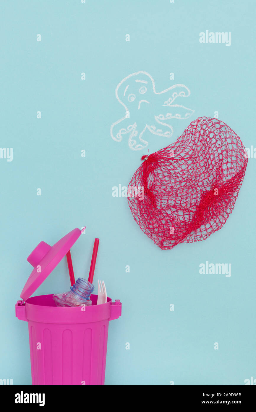 Octopus, tidy up, plastic garbage Stock Photo - Alamy