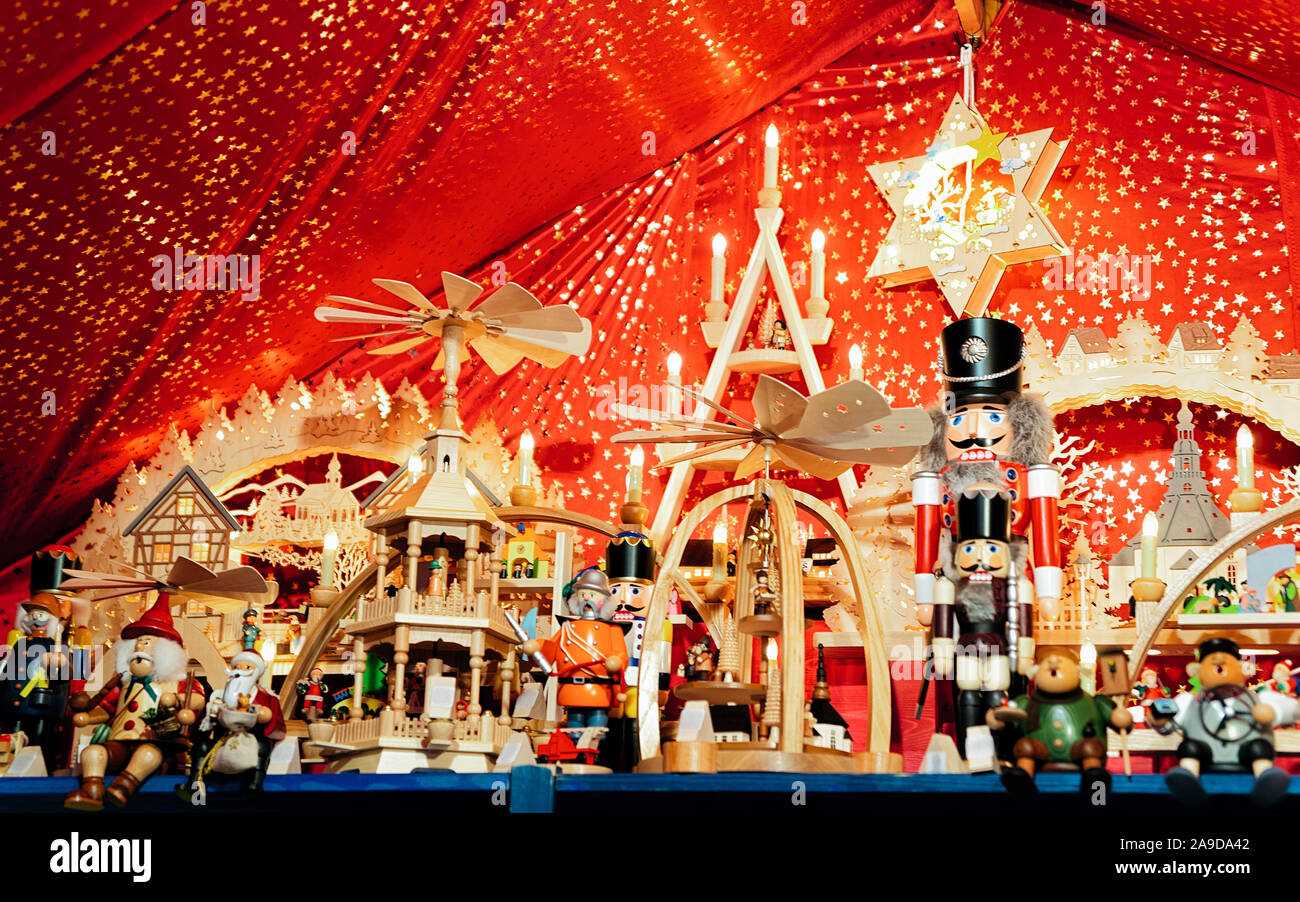 Nutcrackers christmas market hi-res stock photography and images - Alamy