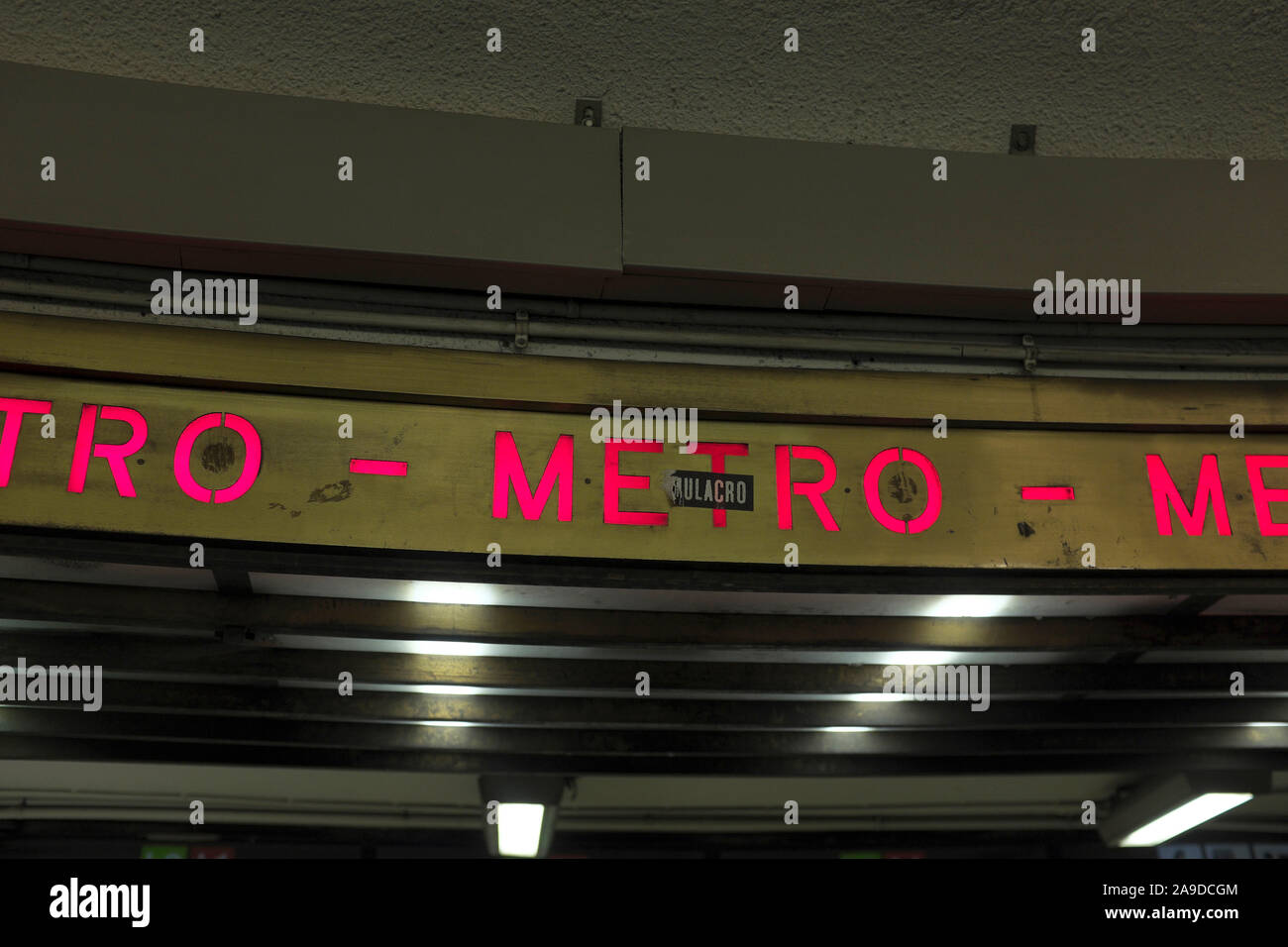 Signboard at entranceway hi-res stock photography and images - Alamy