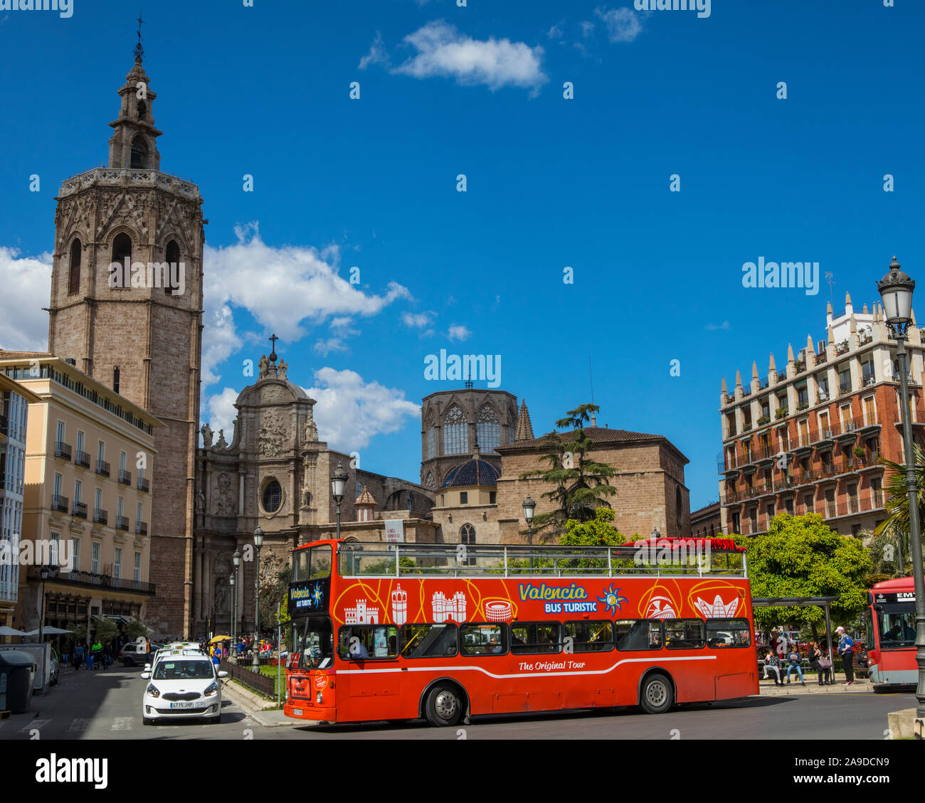 Sightseeing bus tour valencia foto - Blackdragontours.com
