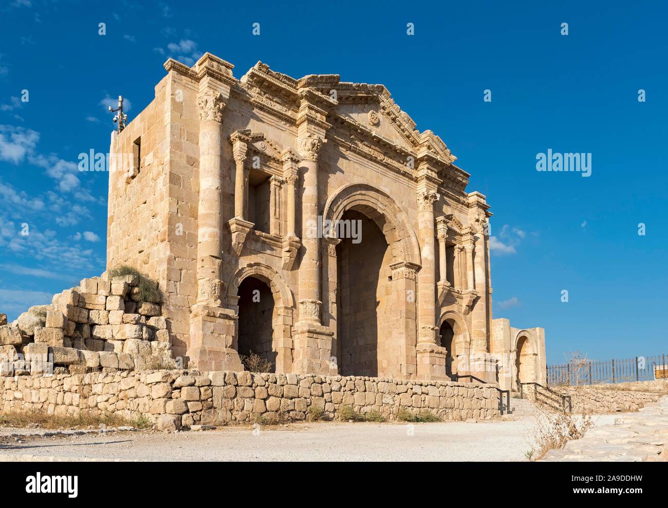 Arch of Hadrian, Jerash, Jordan Stock Photo - Alamy