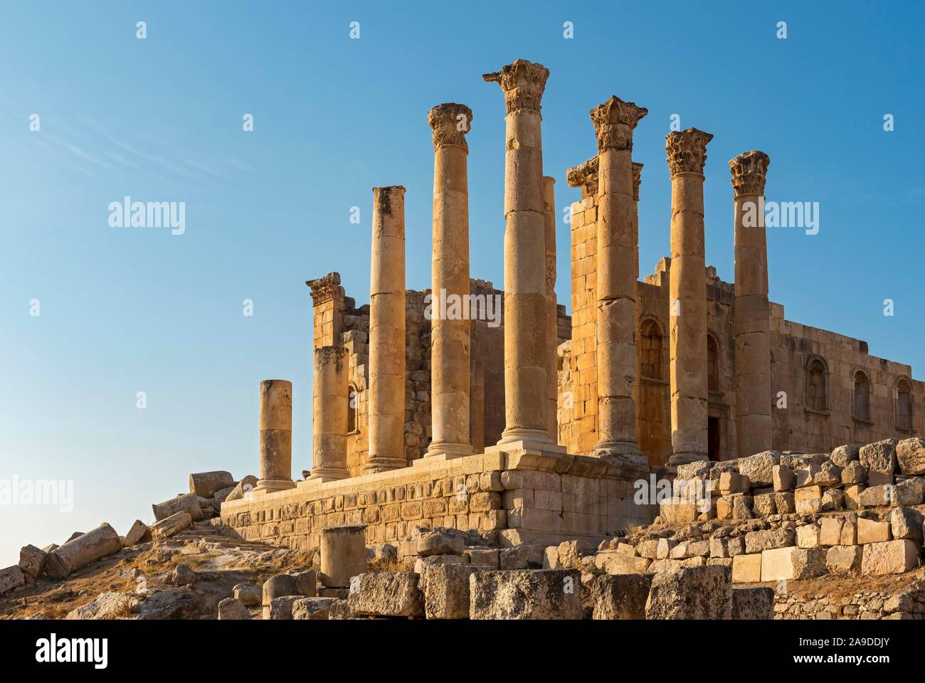 Jerash temple zeus hi-res stock photography and images - Alamy