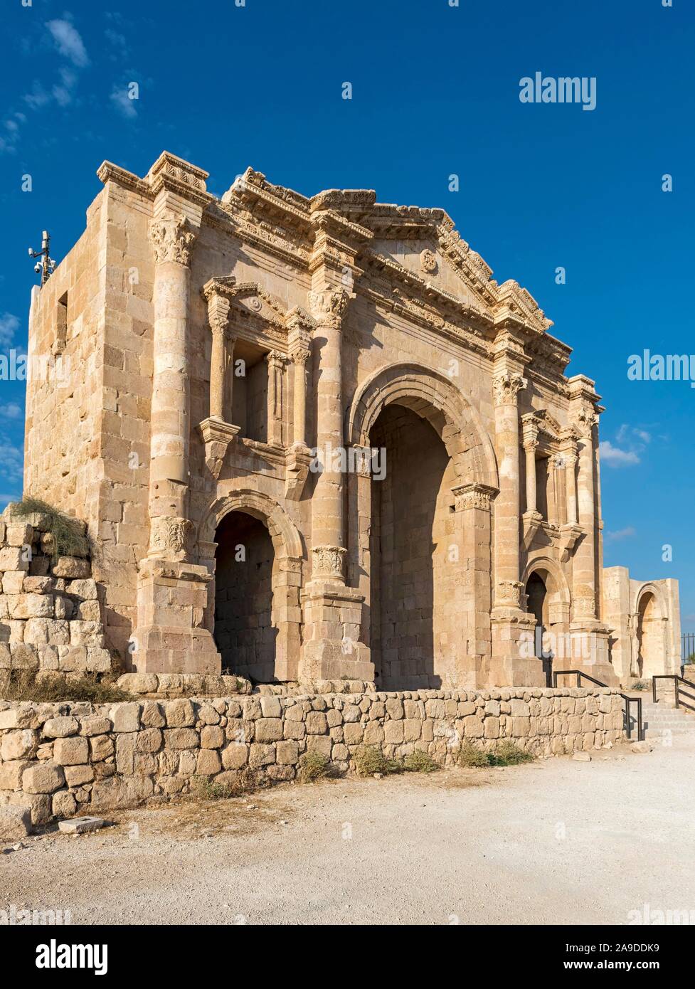 Arch of Hadrian, Jerash, Jordan Stock Photo - Alamy
