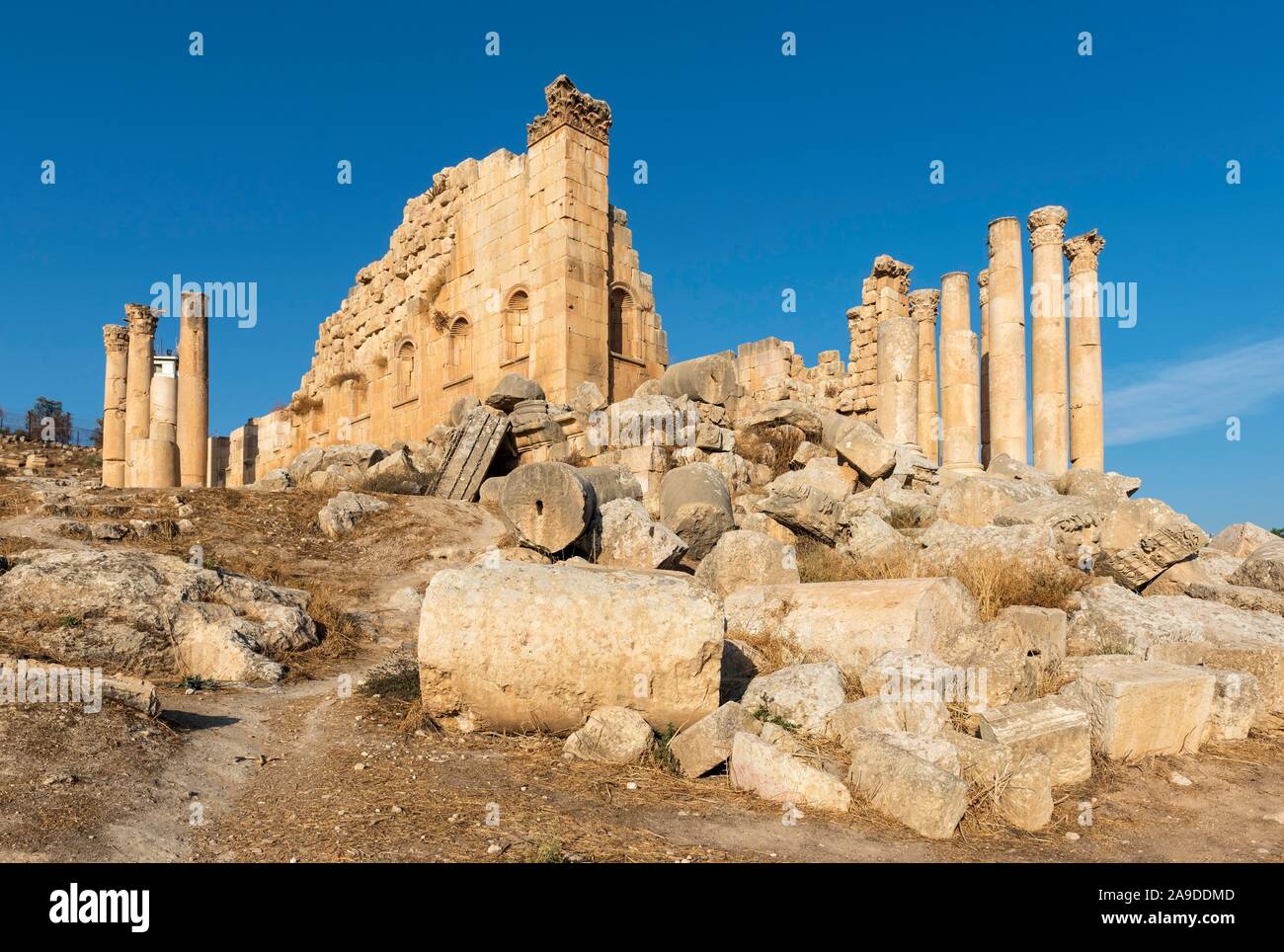 Jerash temple zeus hi-res stock photography and images - Alamy