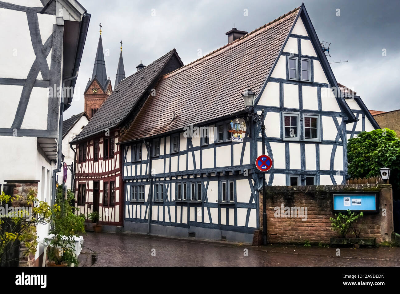 Authentic 16th century timber framed building hi-res stock photography ...