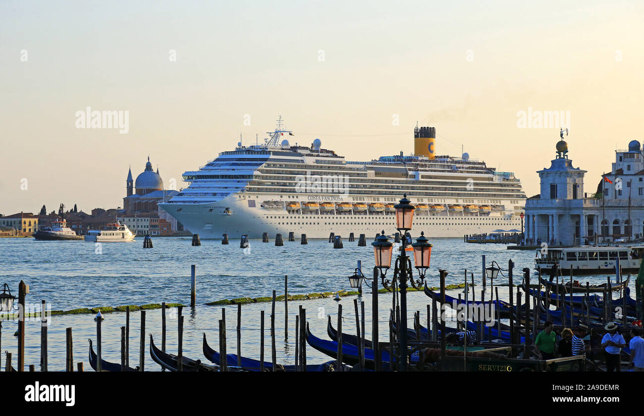 Well known sight venice hi-res stock photography and images - Alamy