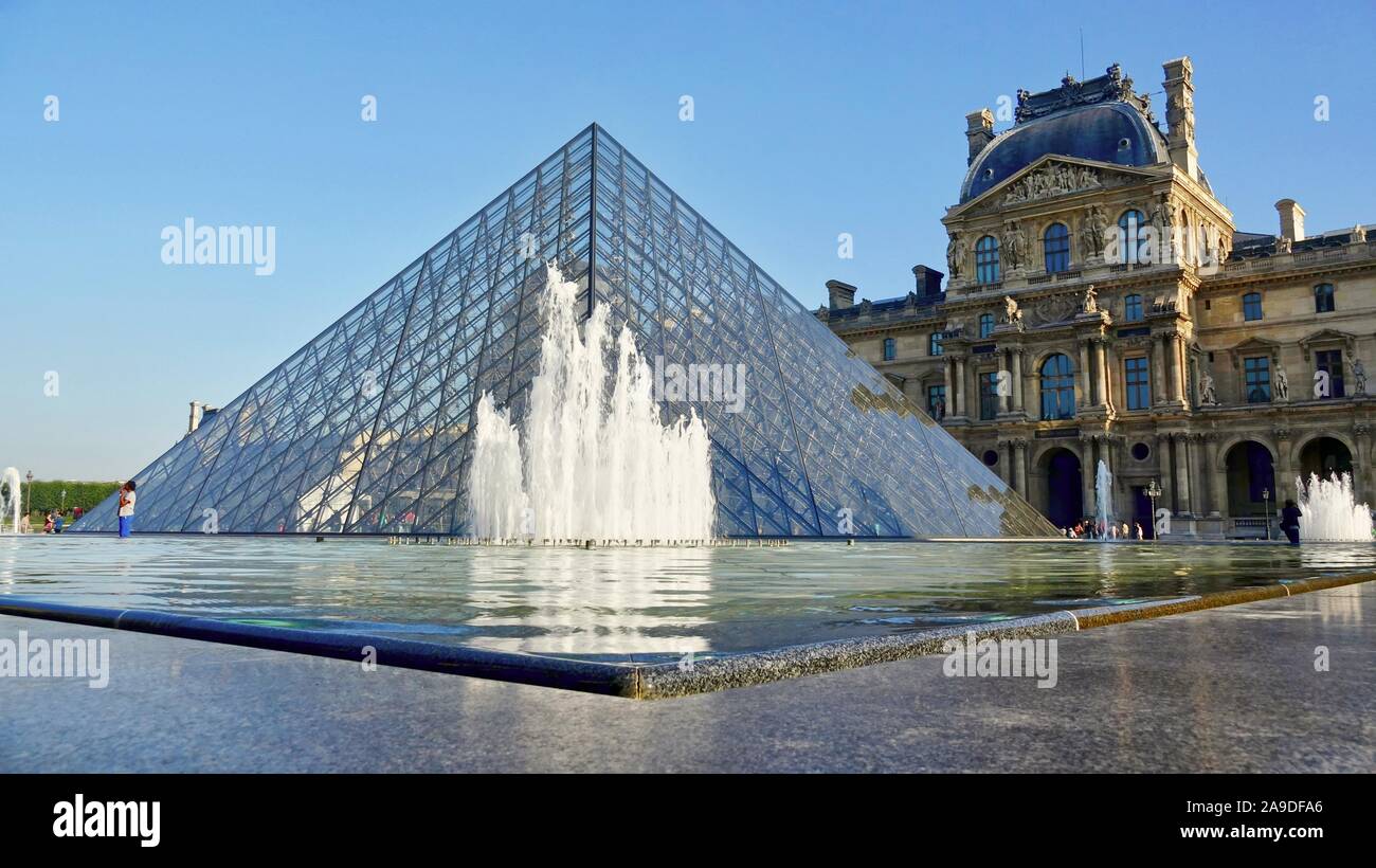 Paris place des pyramide hi-res stock photography and images - Alamy