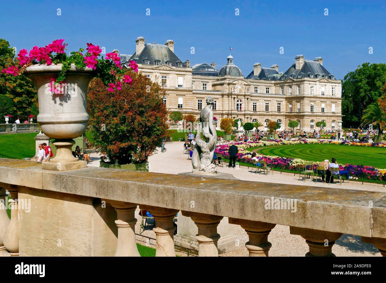 Promenade de parapet hi-res stock photography and images - Alamy