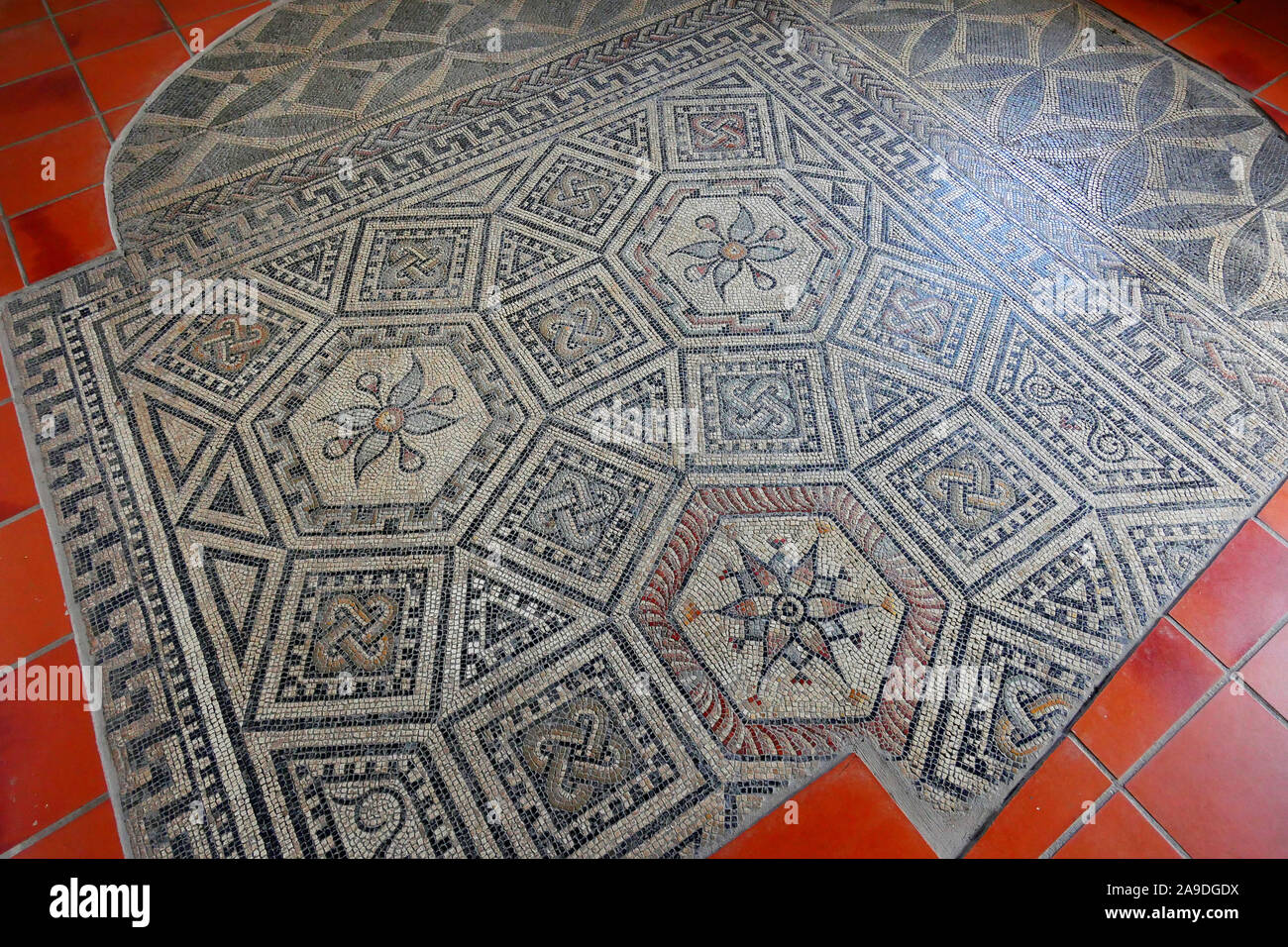 Geometric black white roman mosaic hi-res stock photography and images ...