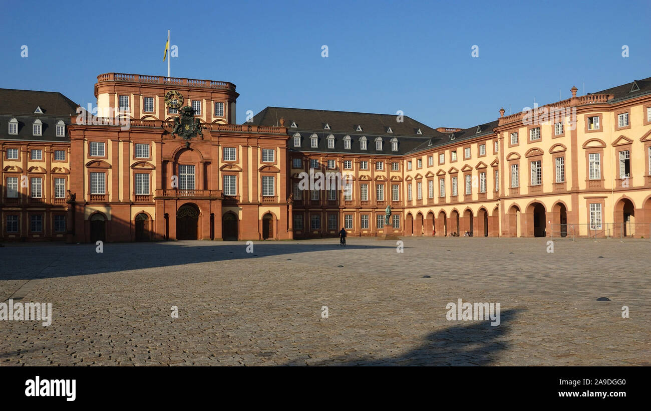 Baroque castle mannheim hi-res stock photography and images - Alamy