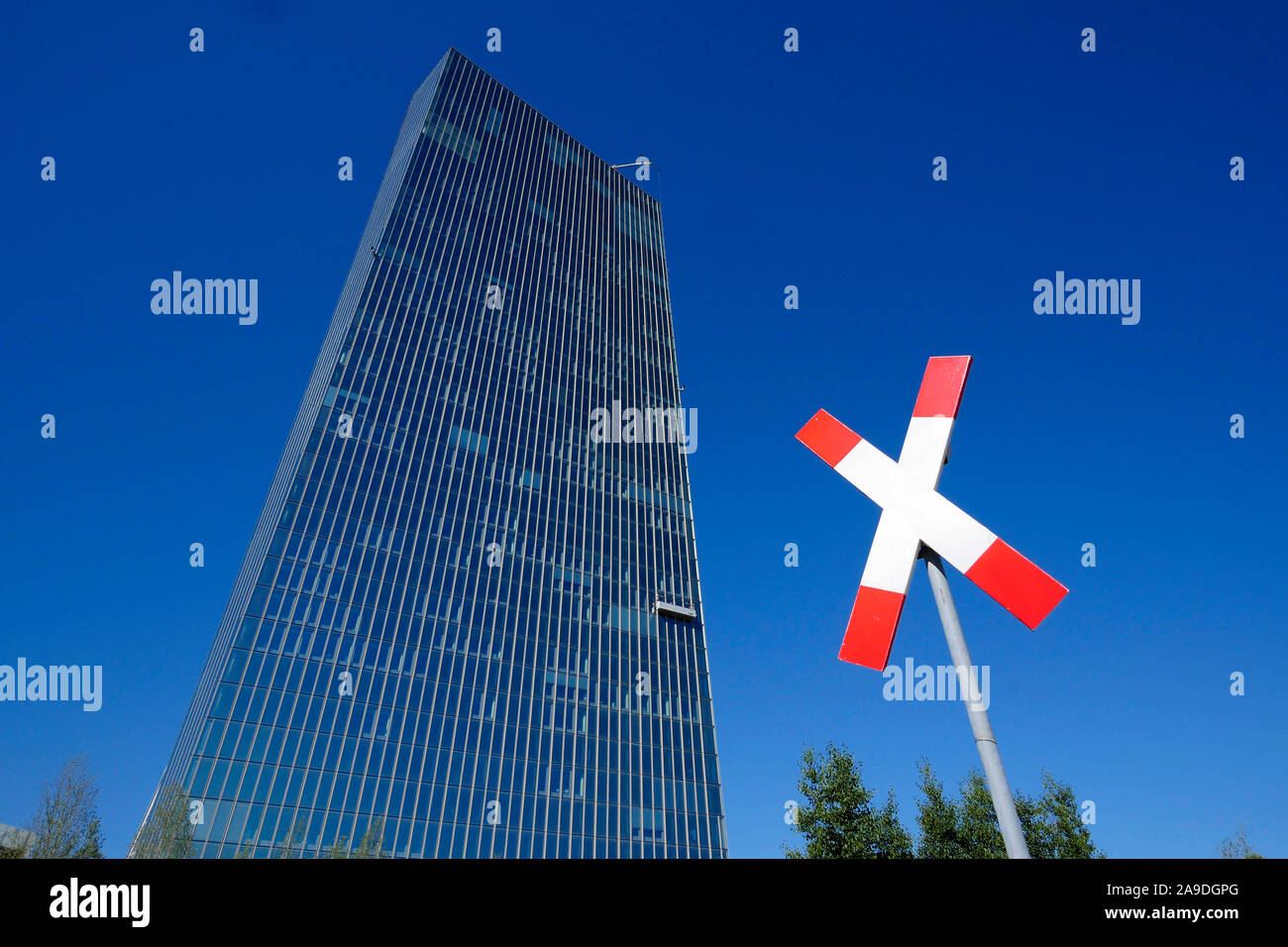 Eye level view skyscrapers hi-res stock photography and images - Alamy