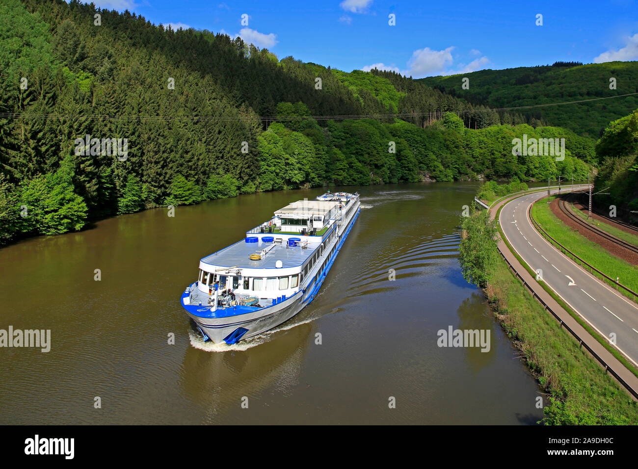 Waterside rail track hi-res stock photography and images - Alamy