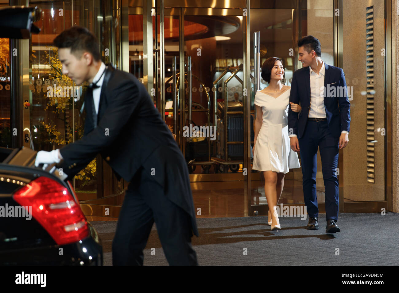 Couple leaving hotel hi-res stock photography and images - Alamy