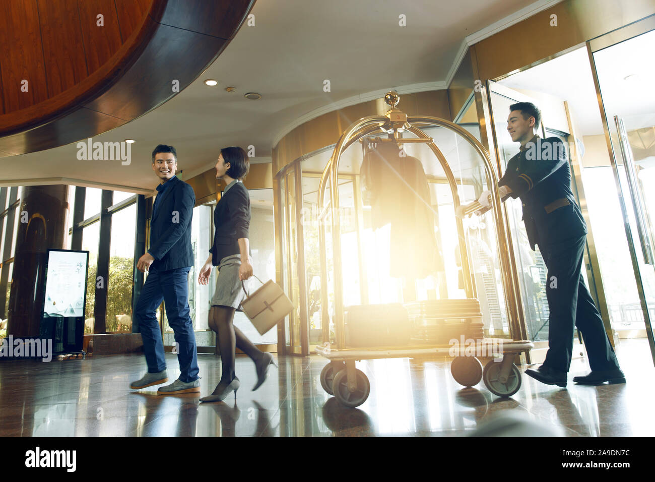 Talk to business people in the hotel lobby Stock Photo - Alamy