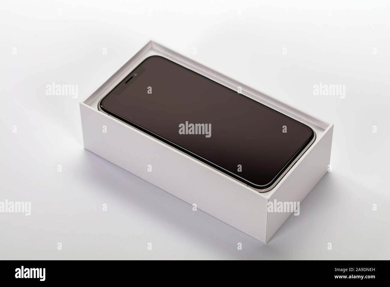 Apple iPhone X, original packaging, display, apps, packaging opened ...