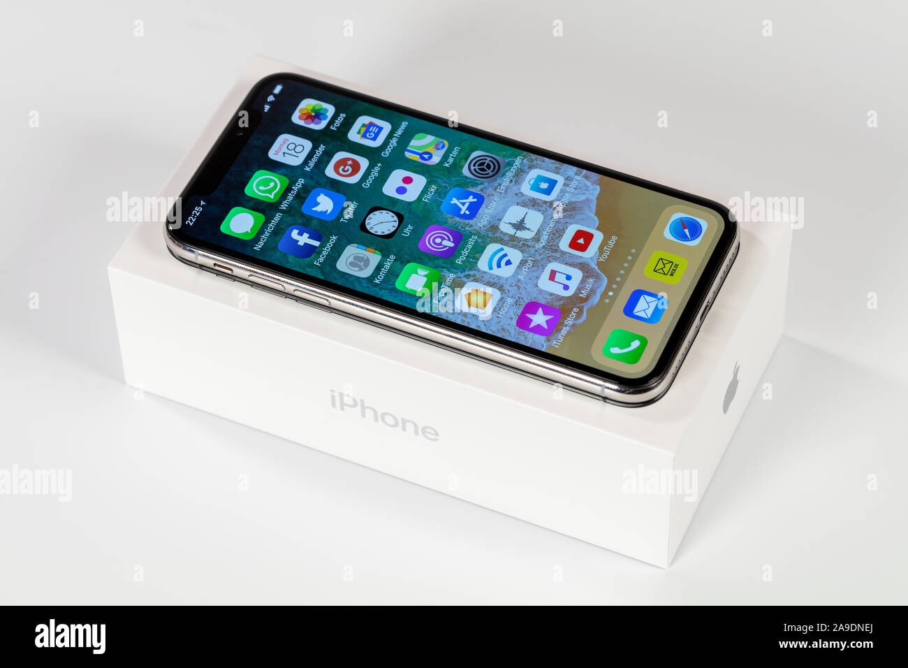 Apple iPhone X, Original Packaging, Display, Apps Stock Photo - Alamy