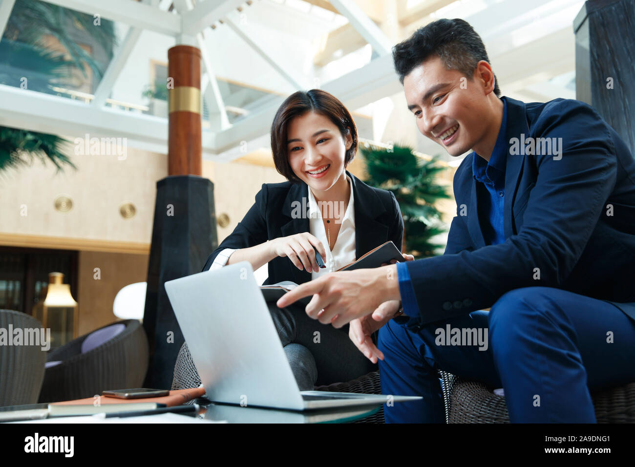 Business people talk Stock Photo - Alamy
