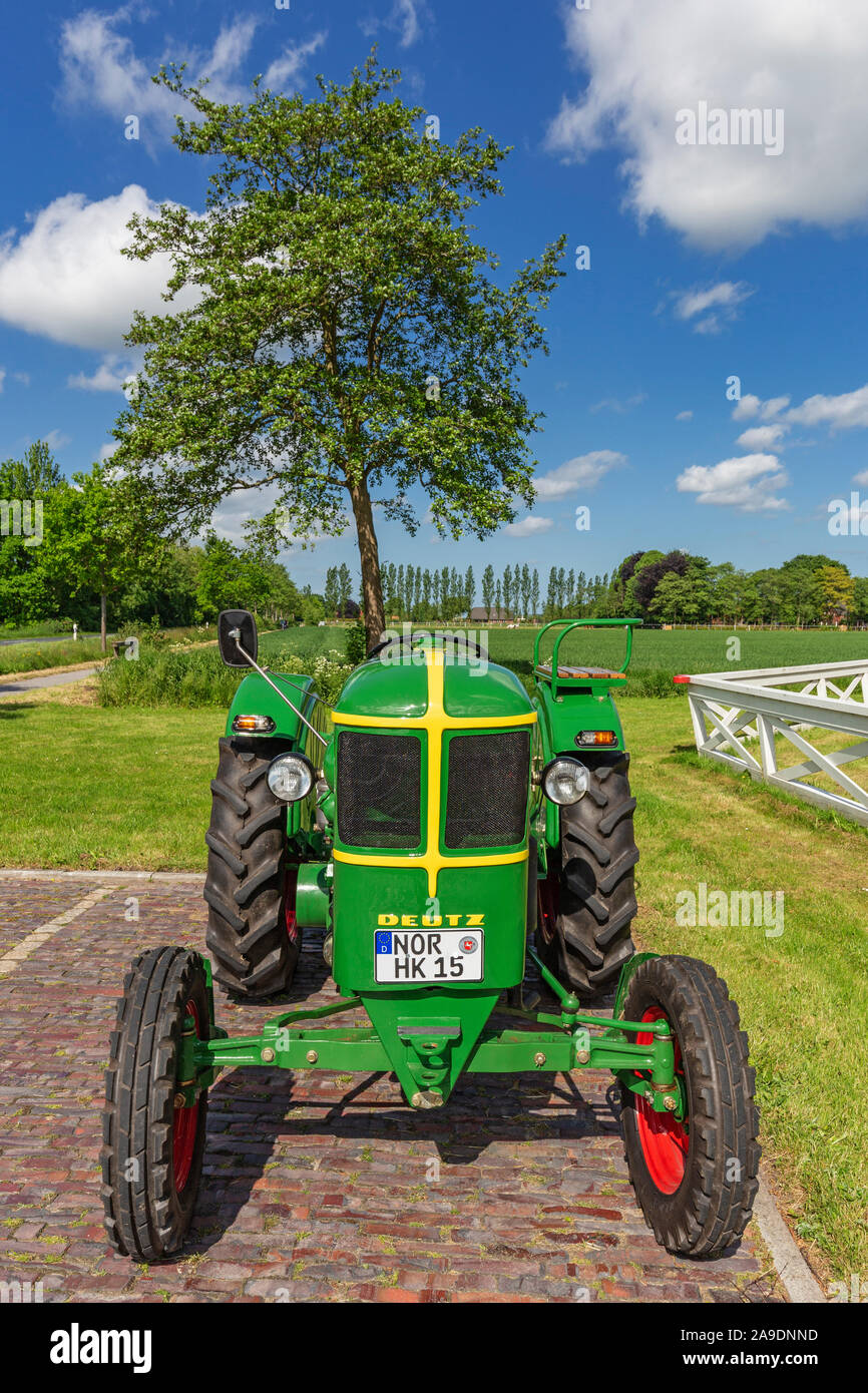Tractor deutz hi-res stock photography and images - Alamy