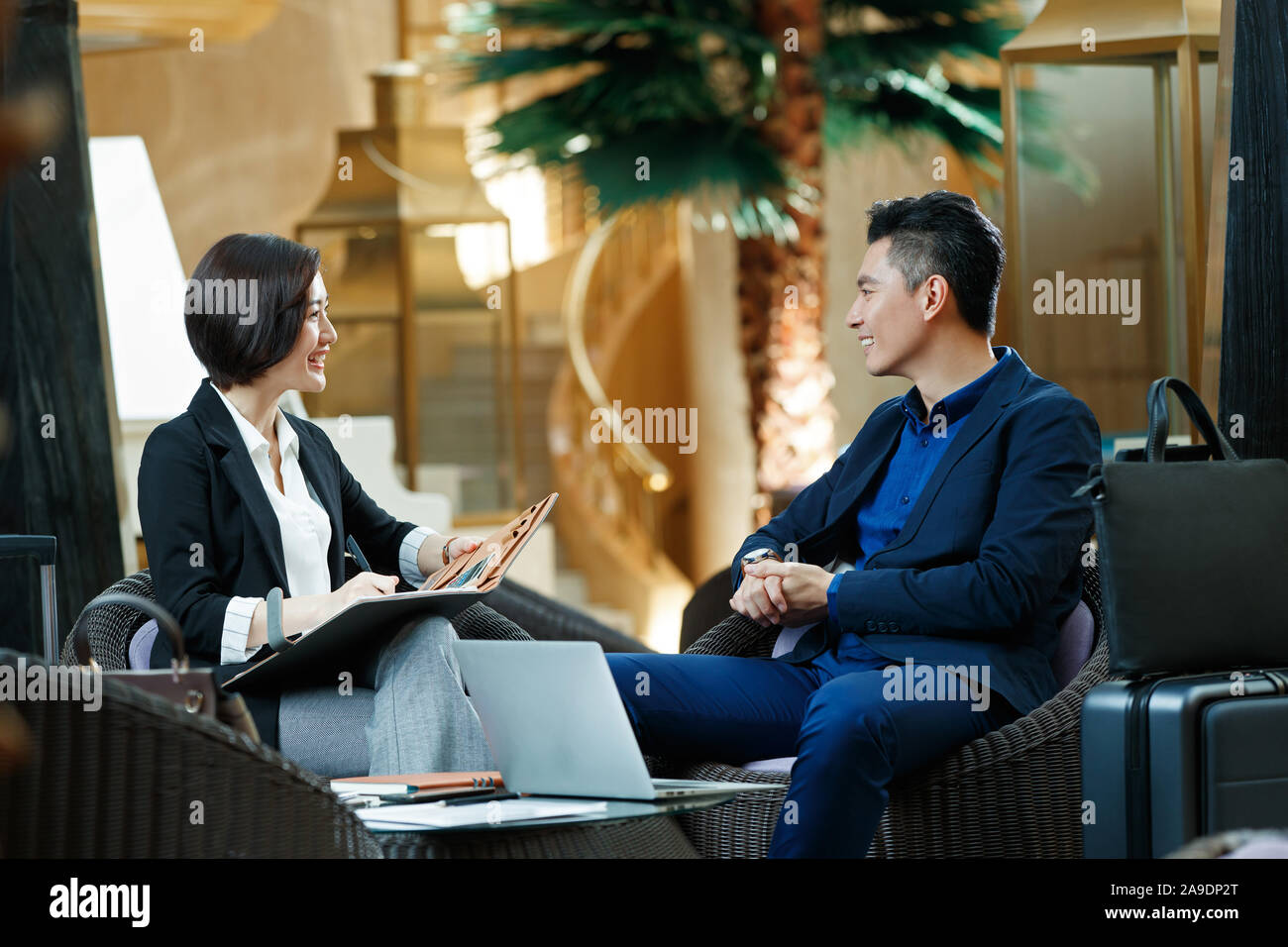 Business people talk Stock Photo - Alamy