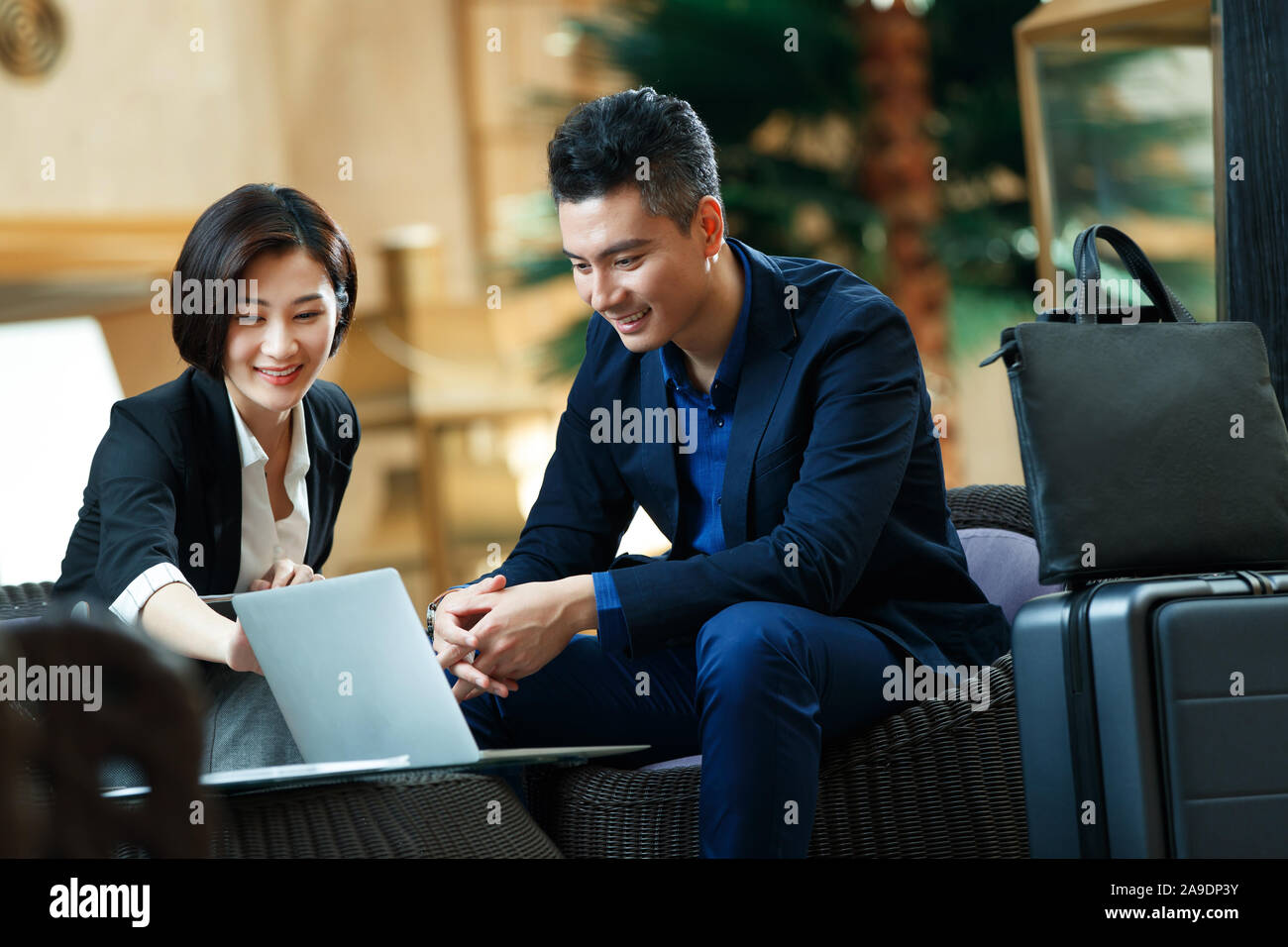 Business people talk Stock Photo - Alamy