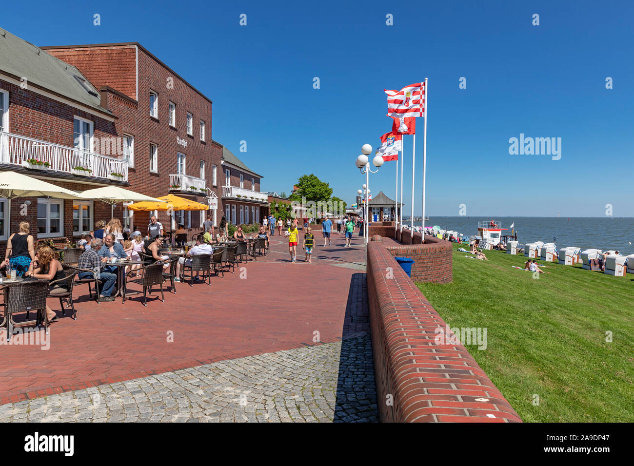 Promenade on the south beach of Wilhelmshaven, Lower Saxony Stock Photo ...