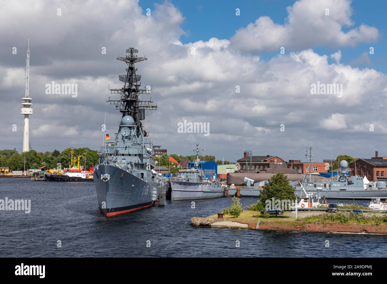 Guided missile destroyer aerial hi-res stock photography and images - Alamy