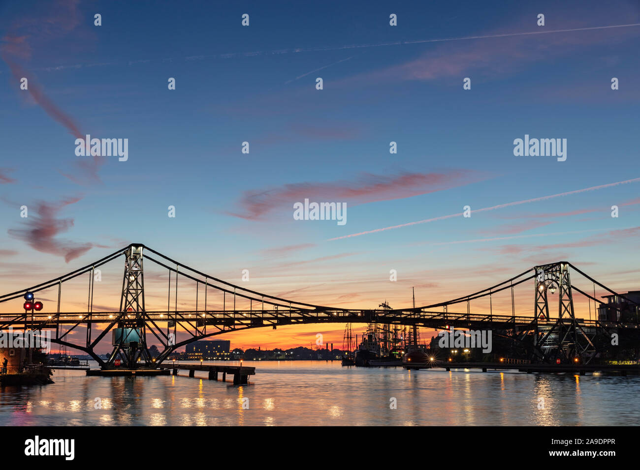 Evening mood, connecting port, Kaiser Wilhelm Bridge in Wilhelmshaven ...