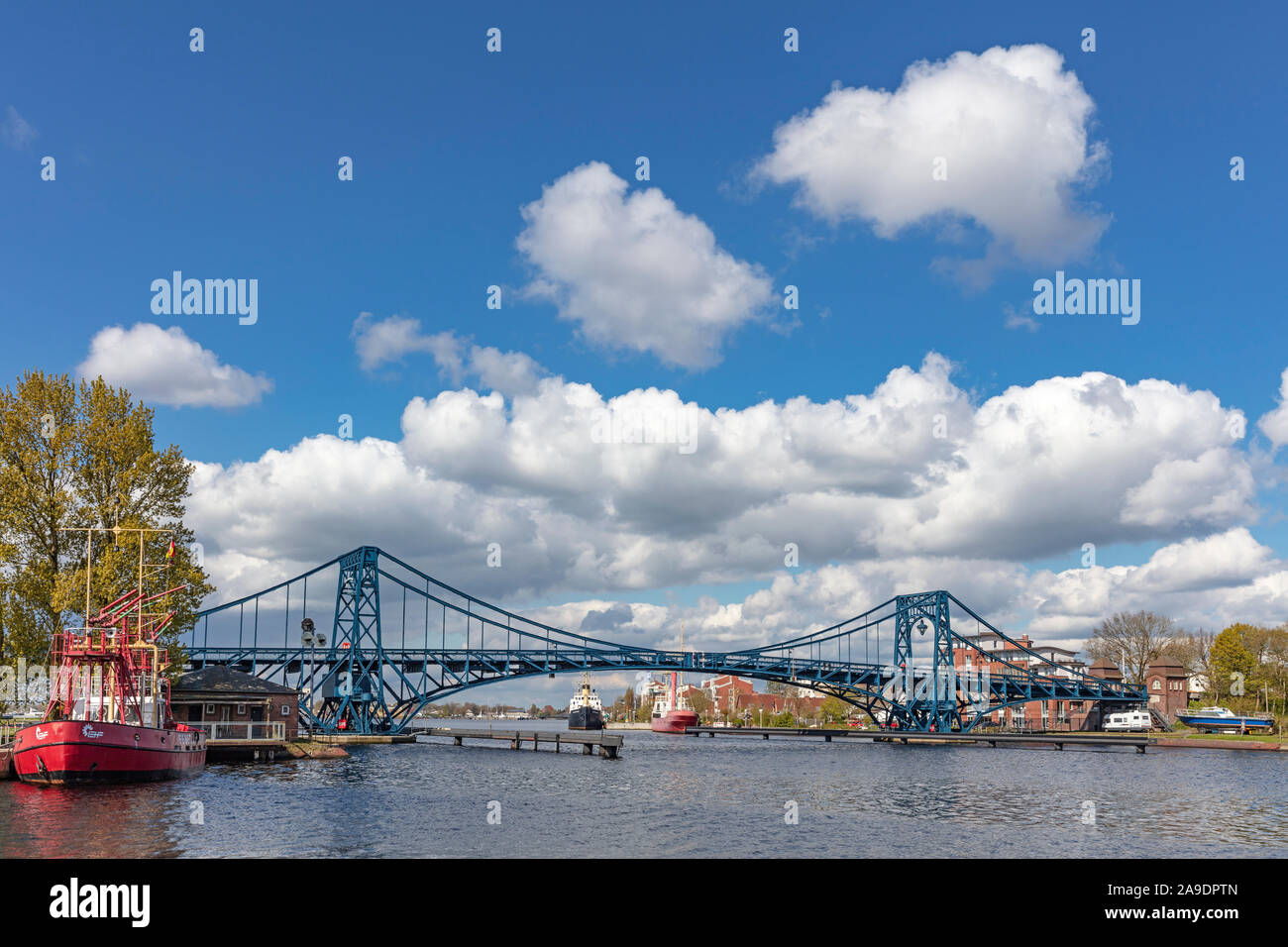 Connecting port, Kaiser Wilhelm Bridge in Wilhelmshaven, Lower Saxony ...