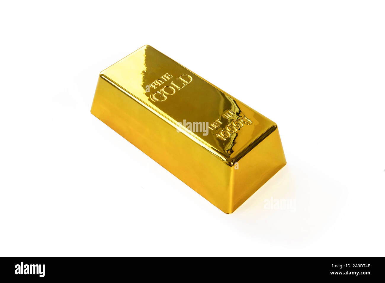 gold bar isolated on white background. 1kg gold bullion, gold ingot ...
