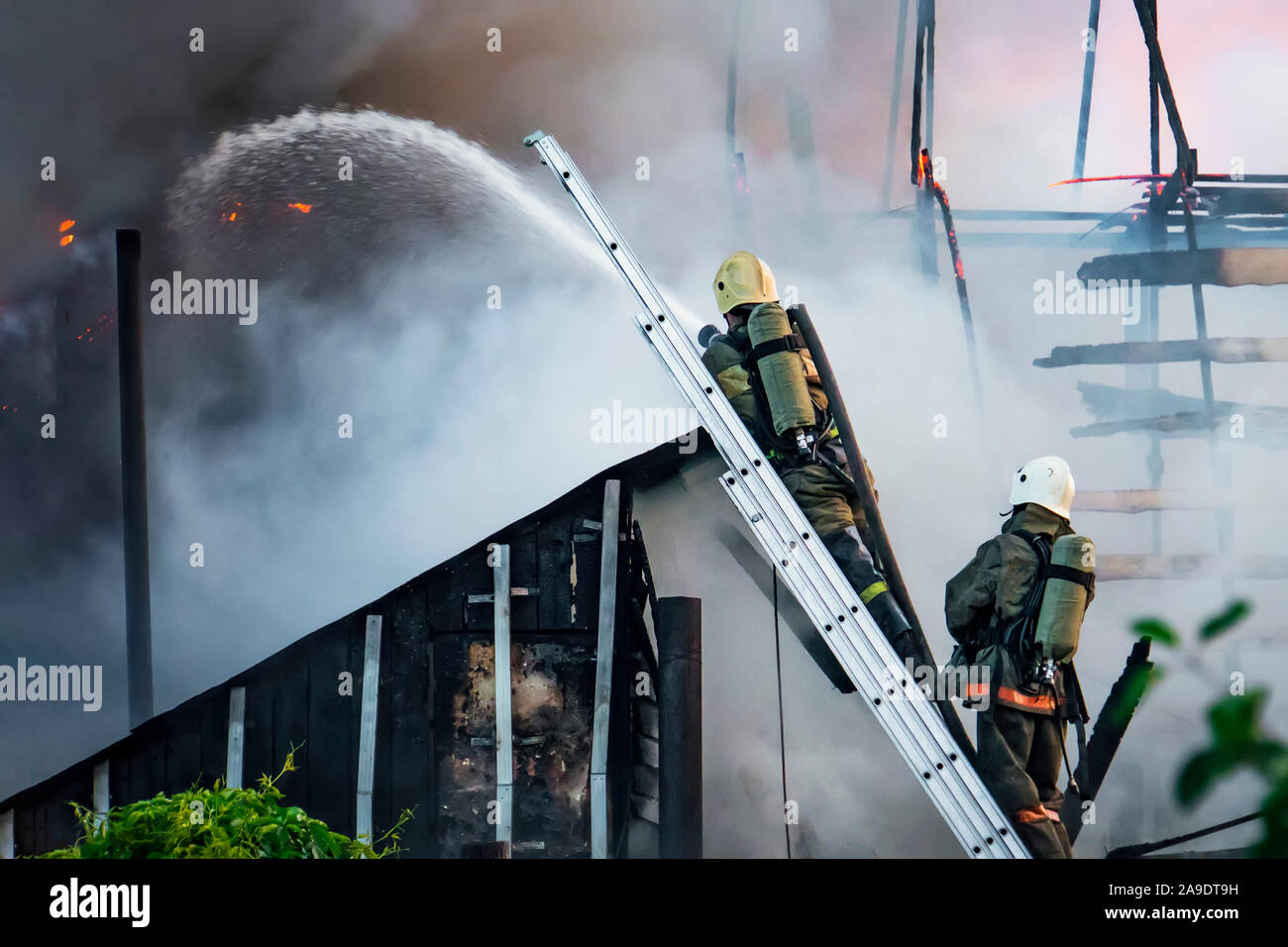 Fire escape to roof hi-res stock photography and images - Alamy
