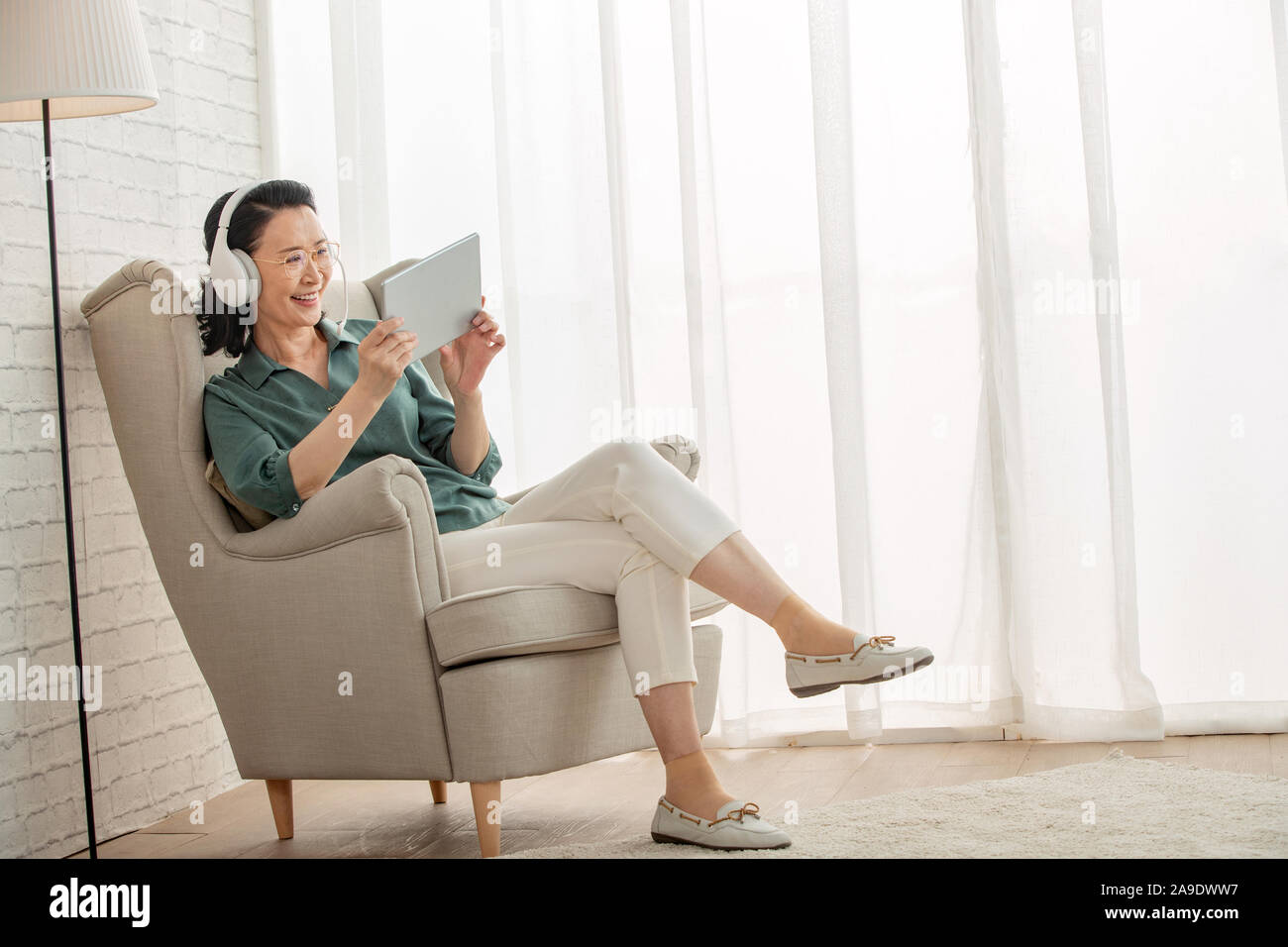 Old people use tablet computers Stock Photo - Alamy