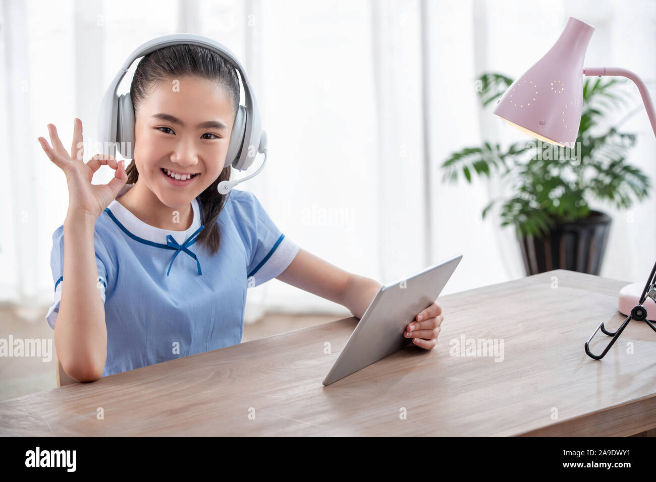 China computer class students hi-res stock photography and images - Alamy