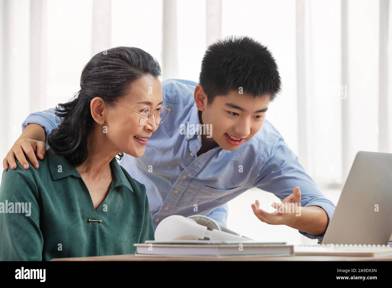 Old people learn to use computers Stock Photo - Alamy