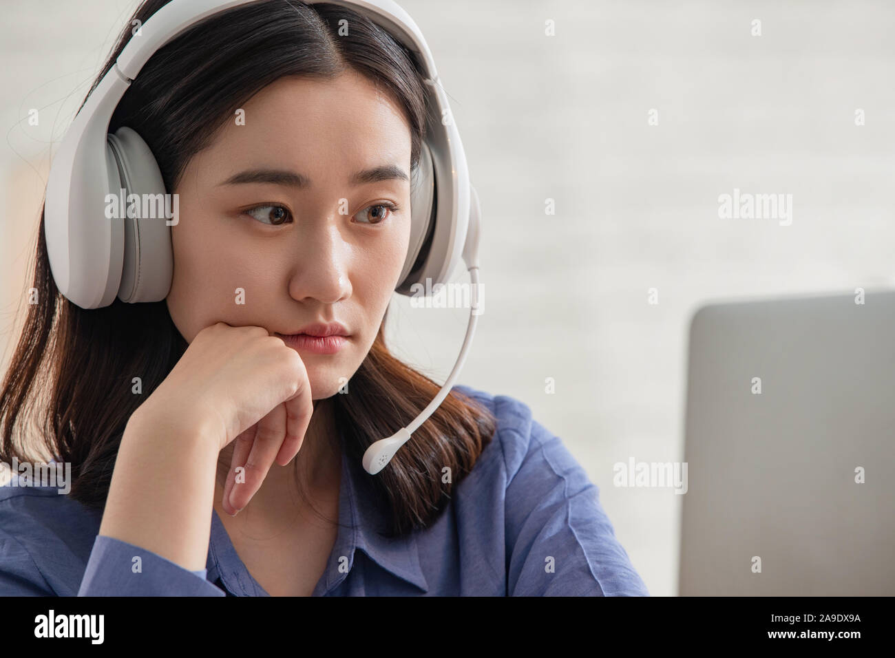 Young women online learning Stock Photo - Alamy