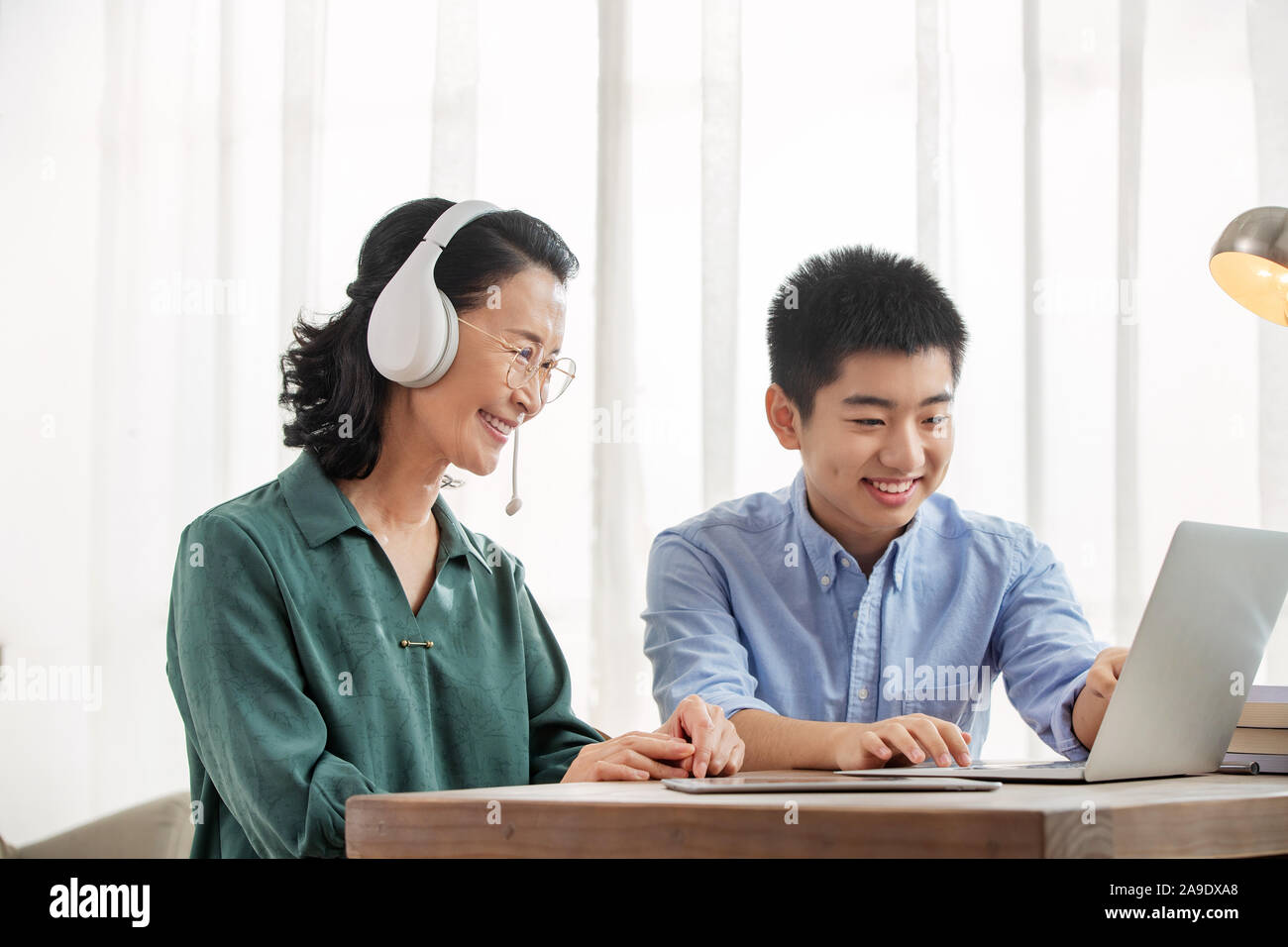 Old people learn to use computers Stock Photo - Alamy