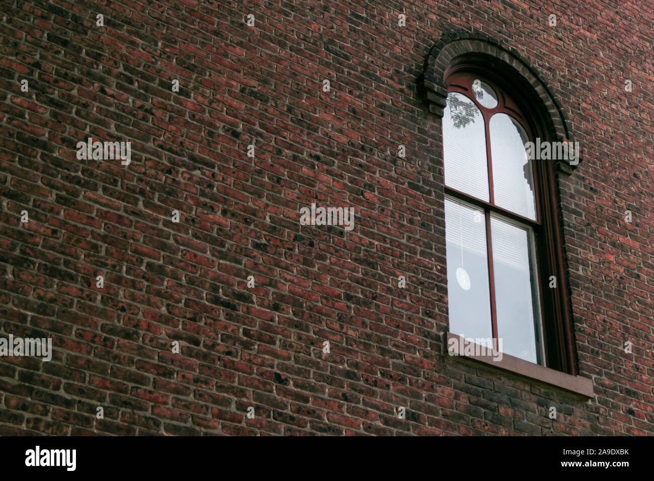 Brick arch window hi-res stock photography and images - Alamy