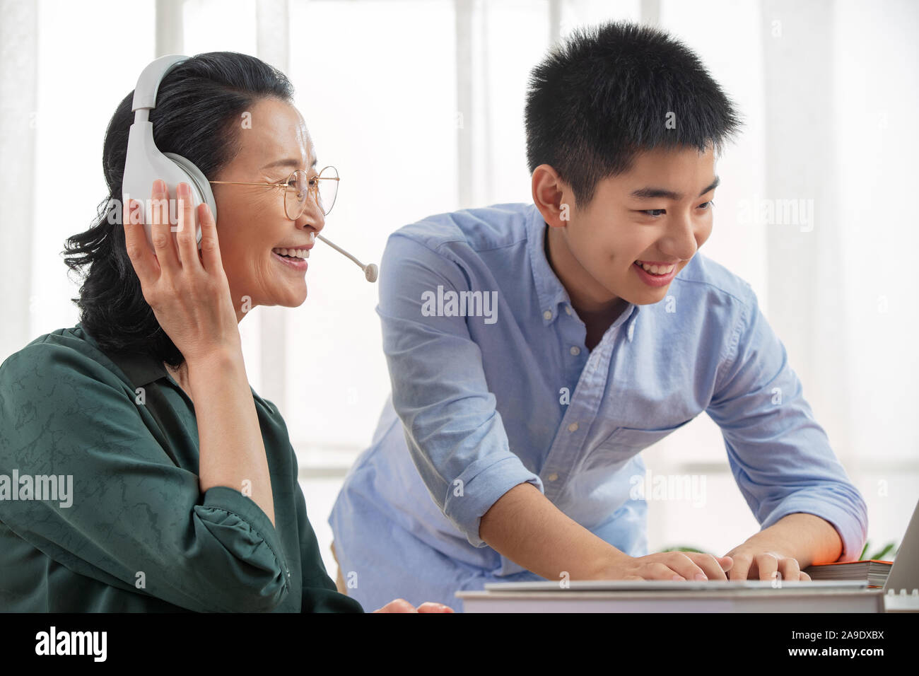 Old people learn to use computers Stock Photo - Alamy