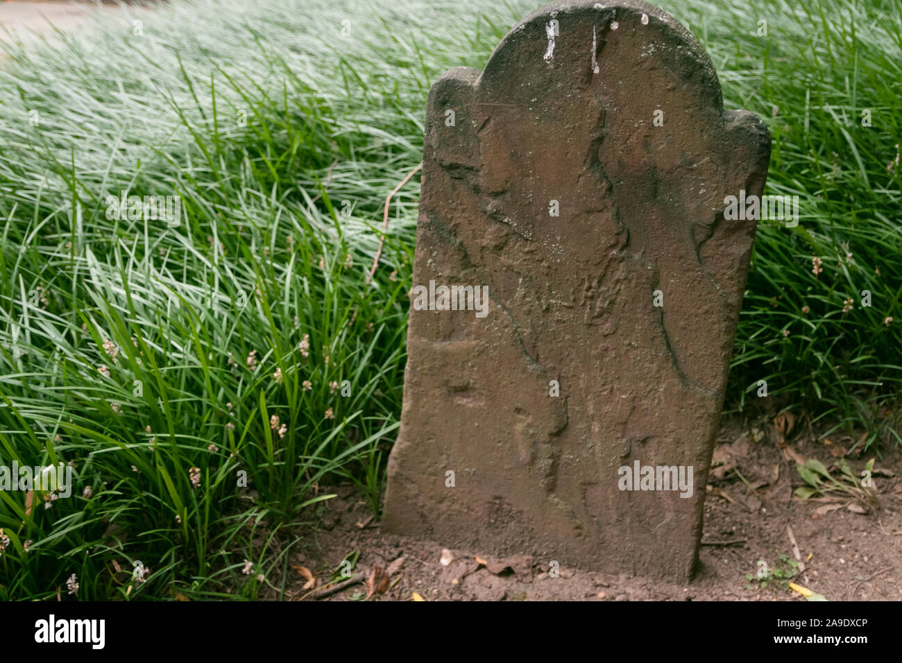 Unmarked grave hi-res stock photography and images - Alamy