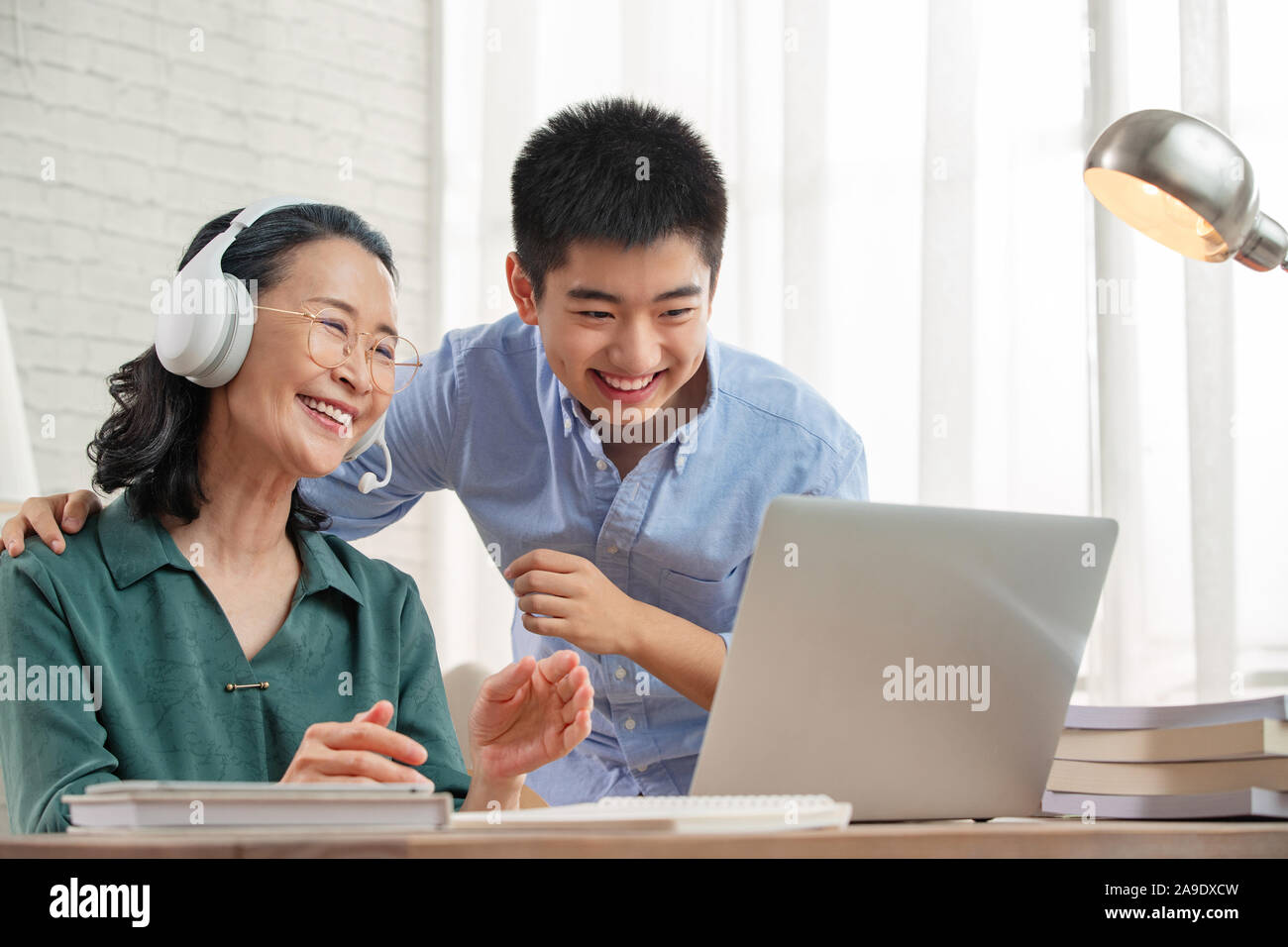 Old people learn to use computers Stock Photo - Alamy